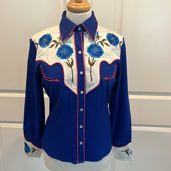 The Manuel Collection | Tops | The Manuel Collection Embroidered ...